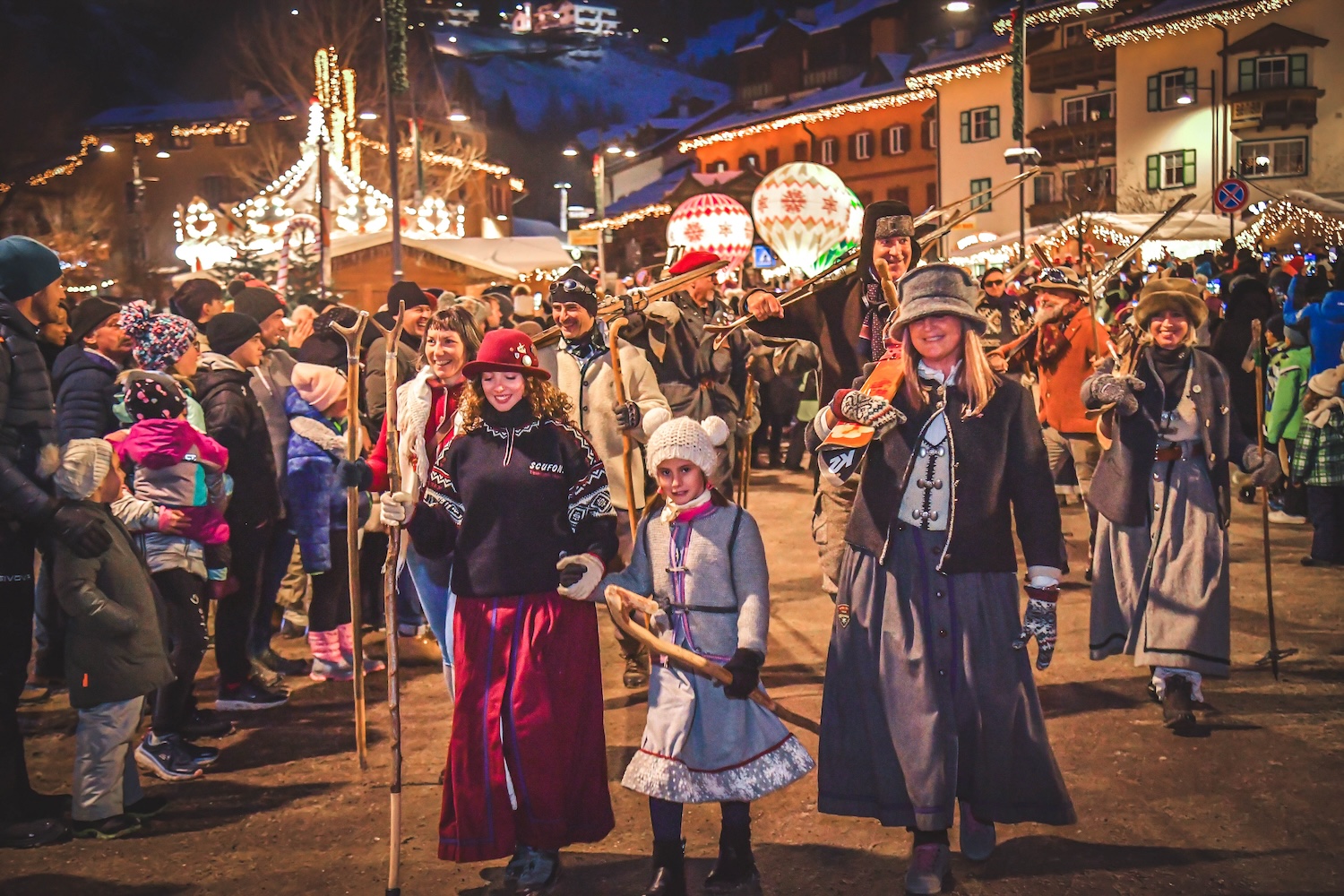 Val di Fassa: tradizioni e cultura ladine sfilano a Moena e aprono la ...